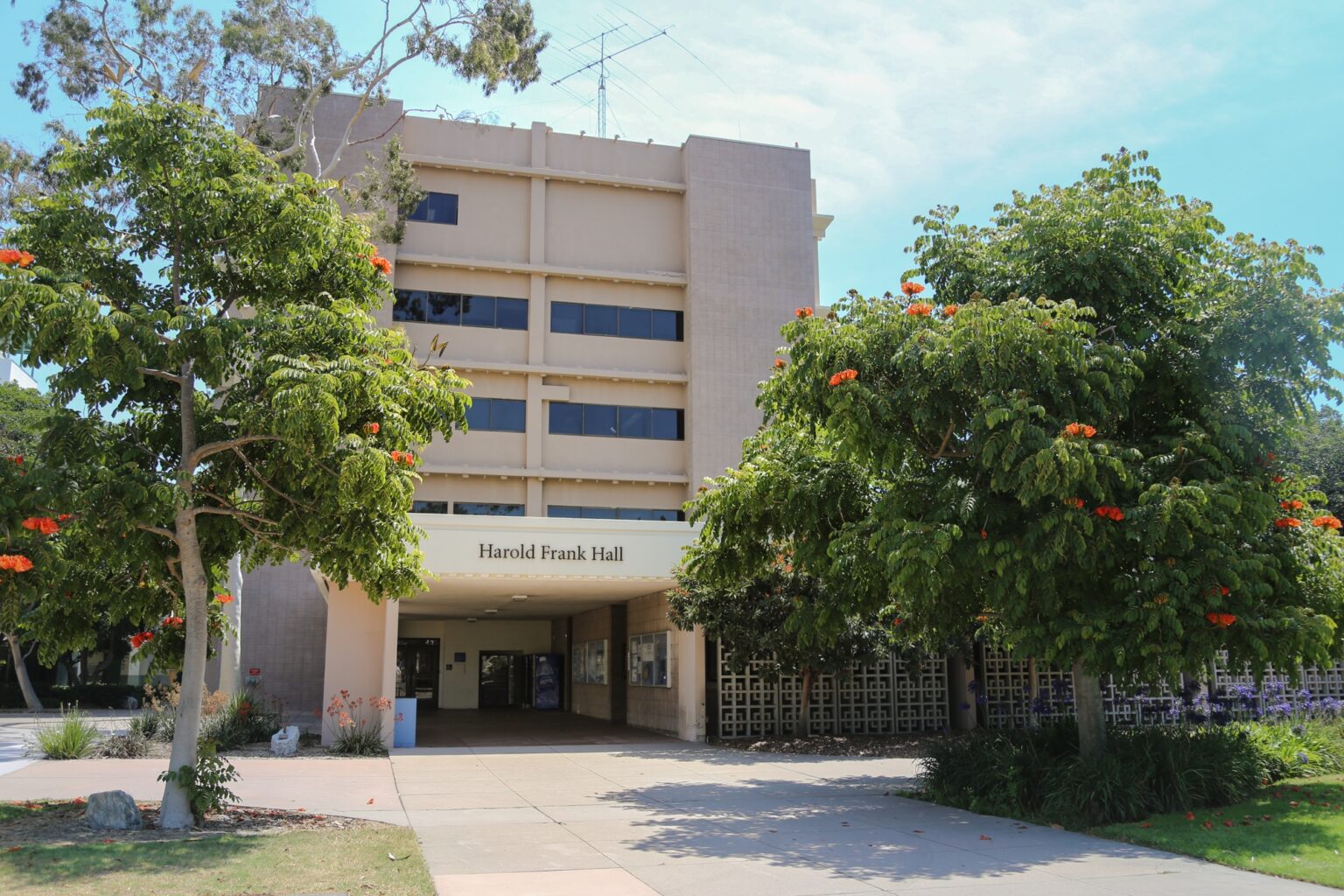 Coffee Spill in Harold Frank Hall Befouls Five Backpacks | The Daily Nexus